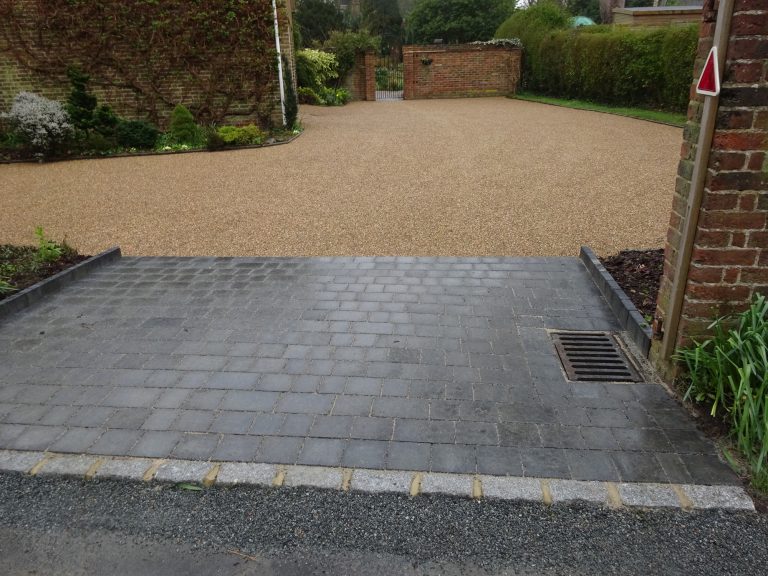 Block-Pavers-&-Granite-Set-Entrance_resize - Penfold Driveways